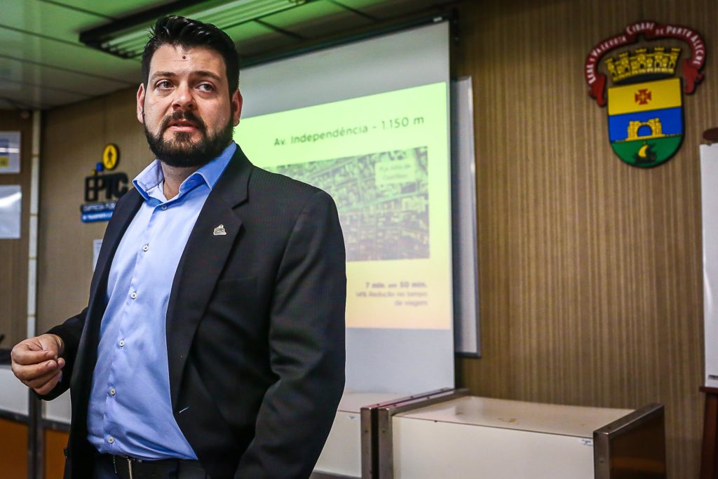 Moradores conhecem projeto de faixas exclusivas para ônibus